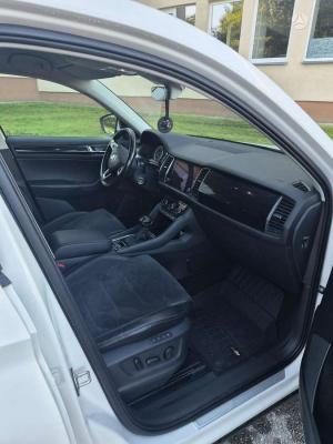 White Skoda Kodiaq 2017 in Alytus, with an engine capacity of 1.97 L and mileage of 327 thousand km for 15300 €, photo 7 on AUTOMOTO.COM.LV