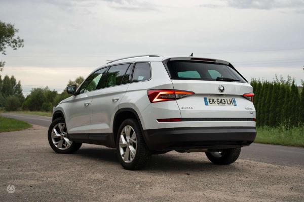 White Skoda Kodiaq 2017 in Elektrenai, with an engine capacity of 1.97 L and mileage of 213 thousand km for 16950 €, photo 6 on AUTOMOTO.COM.LV