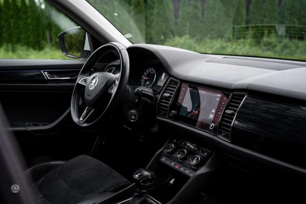 White Skoda Kodiaq 2017 in Elektrenai, with an engine capacity of 1.97 L and mileage of 213 thousand km for 16950 €, photo 11 on AUTOMOTO.COM.LV
