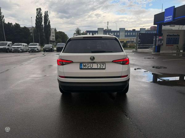White Skoda Kodiaq 2017 in Klaipeda, with an engine capacity of 1.97 L and mileage of 184 thousand km for 16600 €, photo 5 on AUTOMOTO.COM.LV