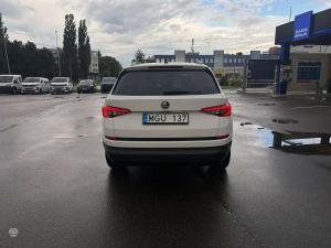 Белый Шкода Kodiaq 2017 в Клайпеда, объемом двигателя 1.97 л и пробегом 184 тыс. км за 16600 €, фото 5 на AUTOMOTO.COM.LV