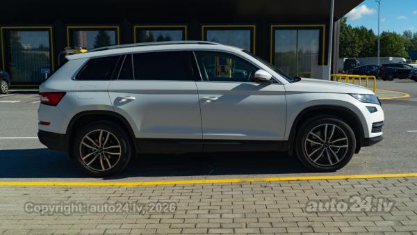 Skoda Kodiaq 2017 in Tallinn on AUTOMOTO.COM.LV White Skoda Kodiaq 2017 in Tallinn, with an engine capacity of 2.00 L and mileage of 123 thousand km for 21500 €, photo 9 on AUTOMOTO.COM.LV