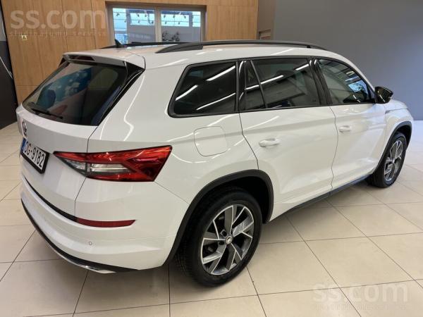 White Skoda Kodiaq 2018 in Riga, with an engine capacity of 2.00 L and mileage of 73 thousand km for 25500 €, photo 4 on AUTOMOTO.COM.LV