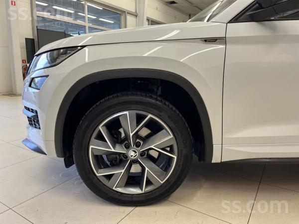 White Skoda Kodiaq 2018 in Riga, with an engine capacity of 2.00 L and mileage of 73 thousand km for 25500 €, photo 5 on AUTOMOTO.COM.LV