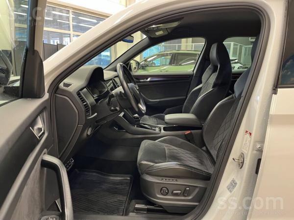 White Skoda Kodiaq 2018 in Riga, with an engine capacity of 2.00 L and mileage of 73 thousand km for 25500 €, photo 8 on AUTOMOTO.COM.LV