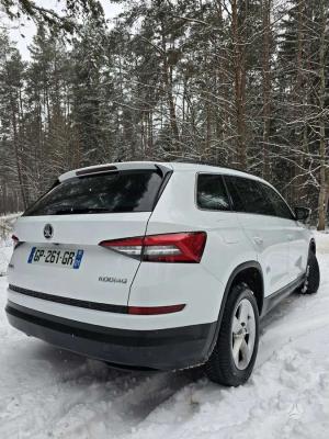 White Skoda Kodiaq 2018 in Vilnius, with an engine capacity of 1.97 L and mileage of 250 thousand km for 15750 €, photo 4 on AUTOMOTO.COM.LV