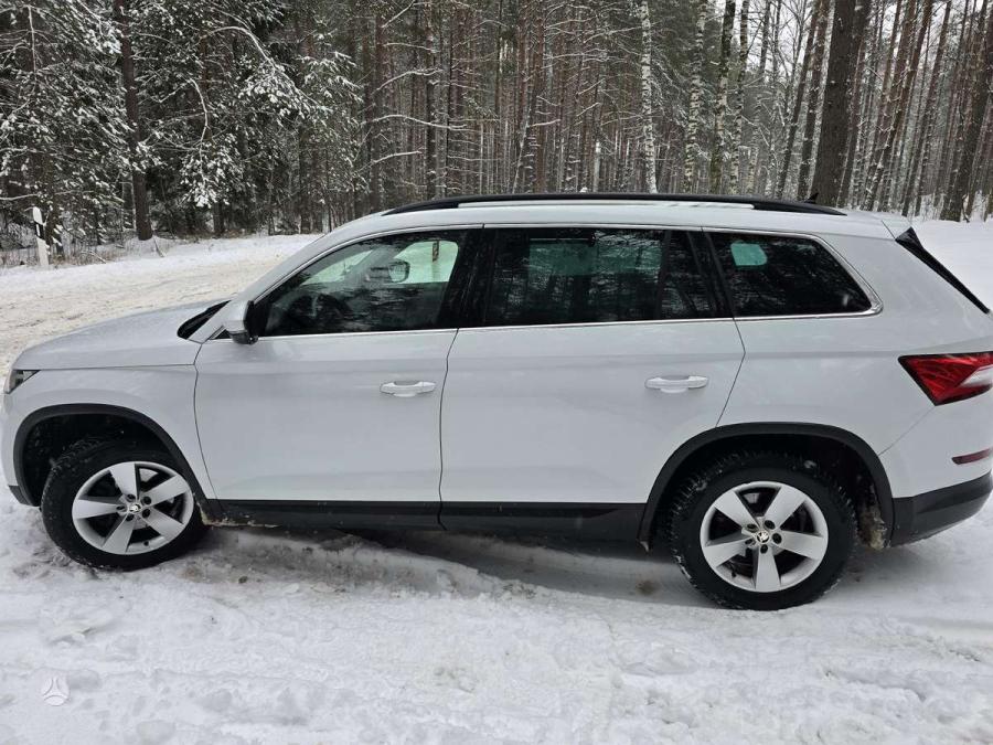 White Skoda Kodiaq 2018 in Vilnius, with an engine capacity of 1.97 L and mileage of 250 thousand km for 15750 €, photo 5 on AUTOMOTO.COM.LV