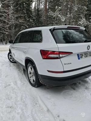 White Skoda Kodiaq 2018 in Vilnius, with an engine capacity of 1.97 L and mileage of 250 thousand km for 15750 €, photo 7 on AUTOMOTO.COM.LV