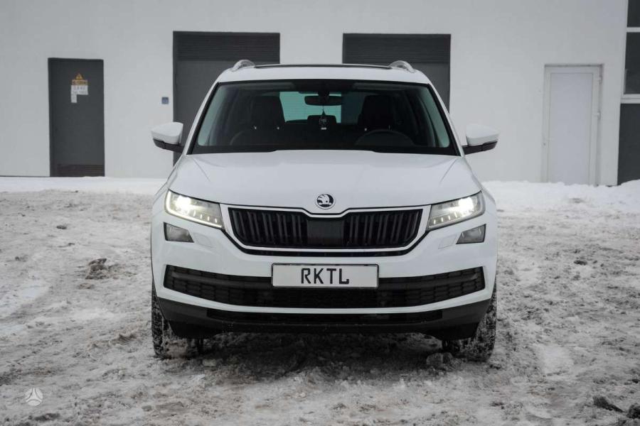 White Skoda Kodiaq 2018 in Elektrenai, with an engine capacity of 1.97 L and mileage of 238 thousand km for 17400 €, photo 2 on AUTOMOTO.COM.LV