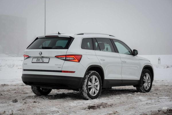 White Skoda Kodiaq 2018 in Elektrenai, with an engine capacity of 1.97 L and mileage of 238 thousand km for 17400 €, photo 5 on AUTOMOTO.COM.LV