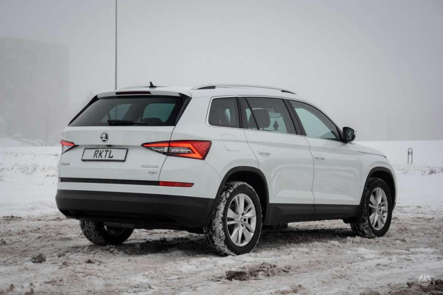 White Skoda Kodiaq 2018 in Elektrenai, with an engine capacity of 1.97 L and mileage of 238 thousand km for 17400 €, photo 5 on AUTOMOTO.COM.LV