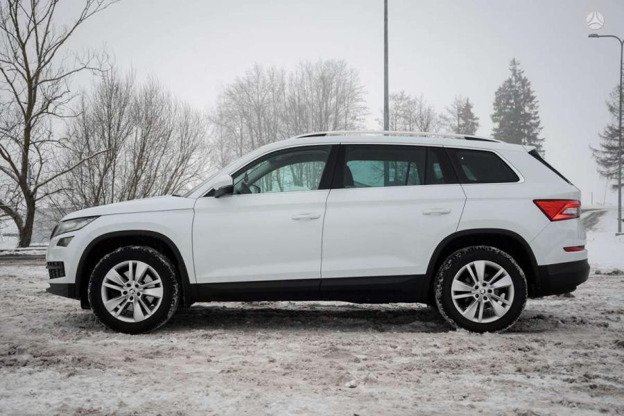 White Skoda Kodiaq 2018 in Elektrenai, with an engine capacity of 1.97 L and mileage of 238 thousand km for 17400 €, photo 8 on AUTOMOTO.COM.LV