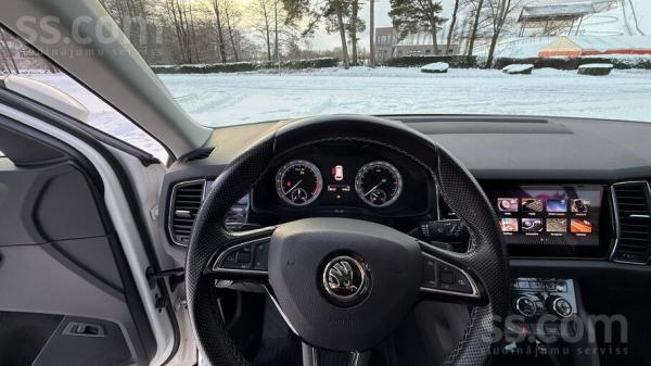 White Skoda Kodiaq 2018 in Ventspils, with an engine capacity of 2.00 L and mileage of 239 thousand km for 18150 €, photo 10 on AUTOMOTO.COM.LV