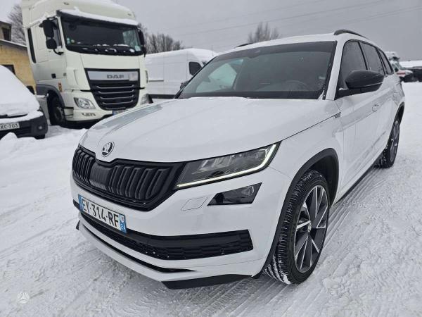 White Skoda Kodiaq 2018 in Taurage, with an engine capacity of 2.00 L and mileage of 328 thousand km for 14200 €, photo 1 on AUTOMOTO.COM.LV