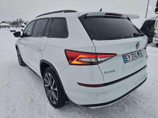 White Skoda Kodiaq 2018 in Taurage, with an engine capacity of 2.00 L and mileage of 328 thousand km for 14200 €, photo 4 on AUTOMOTO.COM.LV