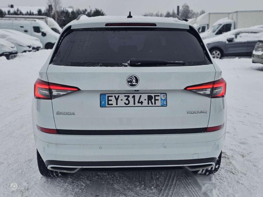 Белый Шкода Kodiaq 2018 в Таураге, объемом двигателя 2.00 л и пробегом 328 тыс. км за 14200 €, фото 5 на AUTOMOTO.COM.LV