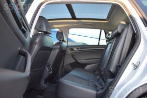 Белый Шкода Kodiaq 2018 в Рига, объемом двигателя 2.00 л и пробегом 142 тыс. км за 19900 €, фото 14 на AUTOMOTO.COM.LV