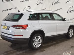 White Skoda Kodiaq 2018 in Riga, with an engine capacity of 2.00 L and mileage of 142 thousand km for 19900 €, photo 2 on AUTOMOTO.COM.LV