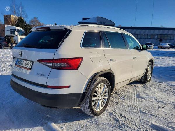 White Skoda Kodiaq 2018 in Alytus, with an engine capacity of 2.00 L and mileage of 215 thousand km for 11500 €, photo 3 on AUTOMOTO.COM.LV
