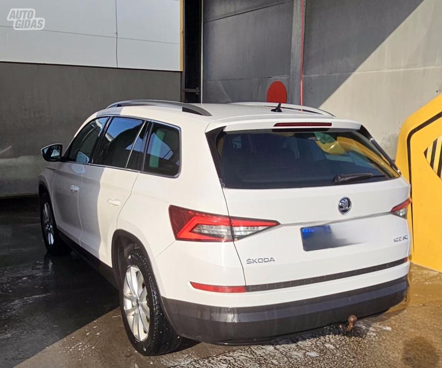 Белый Шкода Kodiaq 2018 в Паневежис, объемом двигателя 2.00 л и пробегом 385 тыс. км за 16000 €, фото 5 на AUTOMOTO.COM.LV