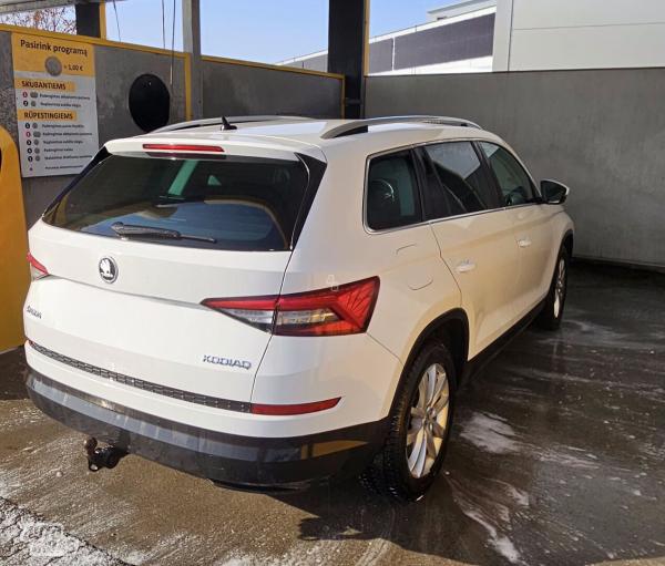 Balts Skoda Kodiaq 2018 Panevēža, ar dzinēja tilpumu 2.00 L un nobraukumu 385 tūkst. km par 16000 €, foto 5 vietnē AUTOMOTO.COM.LV