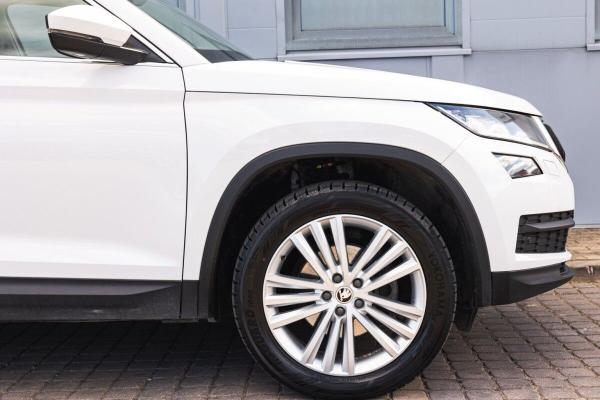 White Skoda Kodiaq 2018 in Ventspils, with an engine capacity of 2.00 L and mileage of 241 thousand km for 17850 €, photo 9 on AUTOMOTO.COM.LV