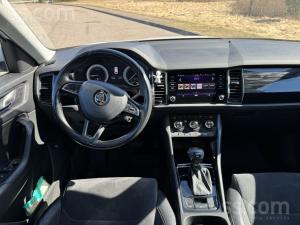 White Skoda Kodiaq 2018 in Ventspils, with an engine capacity of 2.00 L and mileage of 149 thousand km for 18500 €, photo 8 on AUTOMOTO.COM.LV