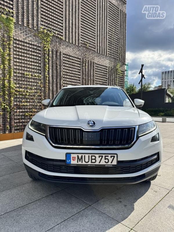 White Skoda Kodiaq 2018 in Vilnius, with an engine capacity of 2.00 L and mileage of 121 thousand km for 21000 €, photo 3 on AUTOMOTO.COM.LV