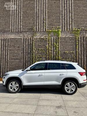Белый Шкода Kodiaq 2018 в Вильнюс, объемом двигателя 2.00 л и пробегом 121 тыс. км за 20000 €, фото 8 на AUTOMOTO.COM.LV