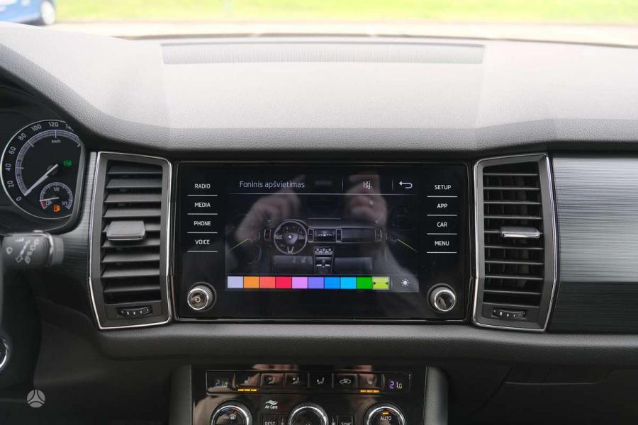 Белый Шкода Kodiaq 2018 в Вильнюс, объемом двигателя 2.00 л и пробегом 200 тыс. км за 18950 €, фото 28 на AUTOMOTO.COM.LV