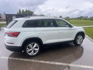 White Skoda Kodiaq 2018 in Kaunas, with an engine capacity of 2.00 L and mileage of 234 thousand km for 18350 €, photo 5 on AUTOMOTO.COM.LV