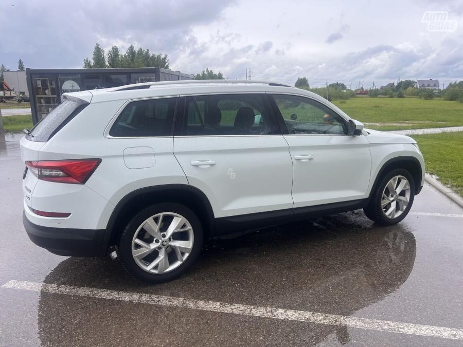 White Skoda Kodiaq 2018 in Kaunas, with an engine capacity of 2.00 L and mileage of 234 thousand km for 18350 €, photo 5 on AUTOMOTO.COM.LV