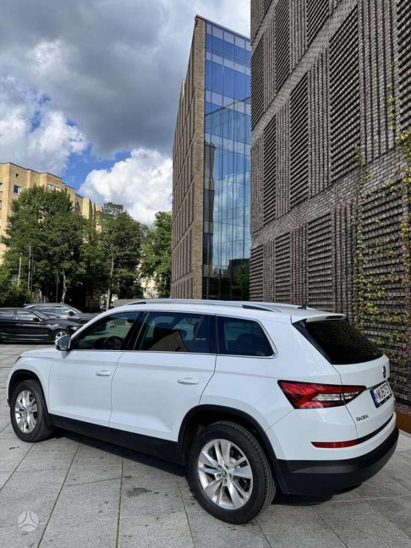 White Skoda Kodiaq 2018 in Vilnius, with an engine capacity of 1.97 L and mileage of 121 thousand km for 19200 €, photo 3 on AUTOMOTO.COM.LV