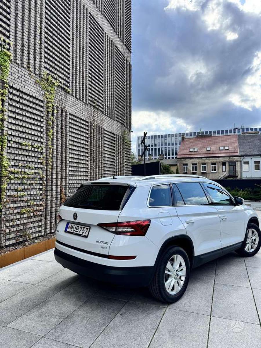 White Skoda Kodiaq 2018 in Vilnius, with an engine capacity of 1.97 L and mileage of 121 thousand km for 19200 €, photo 5 on AUTOMOTO.COM.LV