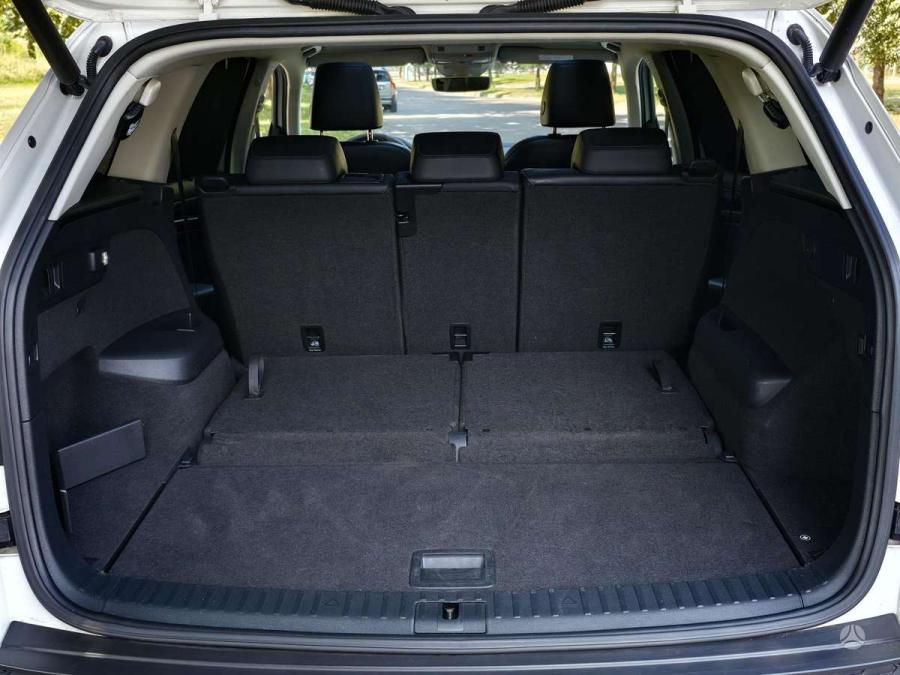 White Skoda Kodiaq 2018 in Vilnius, with an engine capacity of 1.97 L and mileage of 187 thousand km for 19900 €, photo 11 on AUTOMOTO.COM.LV