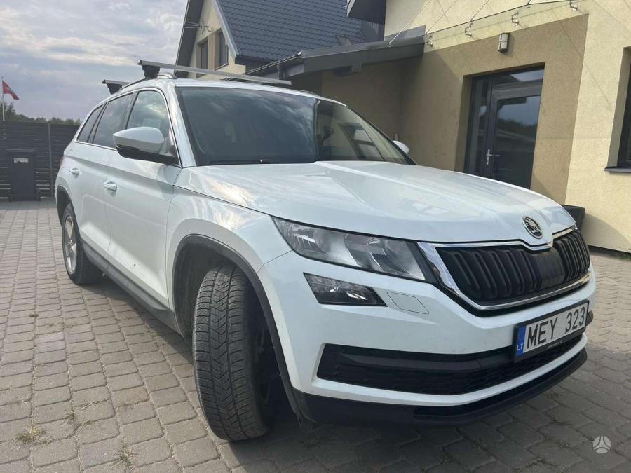White Skoda Kodiaq 2018 in Vilnius, with an engine capacity of 2.00 L and mileage of 255 thousand km for 17800 €, photo 3 on AUTOMOTO.COM.LV