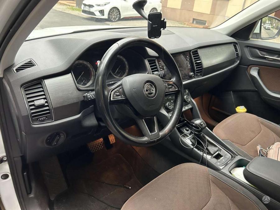 White Skoda Kodiaq 2018 in Vilnius, with an engine capacity of 2.00 L and mileage of 255 thousand km for 17800 €, photo 6 on AUTOMOTO.COM.LV
