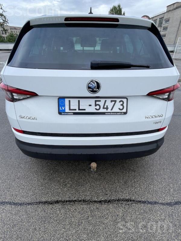 White Skoda Kodiaq 2018 in Riga, with an engine capacity of 2.00 L and mileage of 150 thousand km for 20600 €, photo 3 on AUTOMOTO.COM.LV