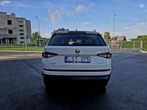 Белый Шкода Kodiaq 2018 в Кретинга, объемом двигателя 2.00 л и пробегом 355 тыс. км за 12700 €, фото 6 на AUTOMOTO.COM.LV