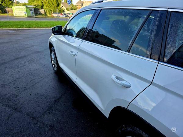 White Skoda Kodiaq 2018 in Kretinga, with an engine capacity of 2.00 L and mileage of 355 thousand km for 12700 €, photo 8 on AUTOMOTO.COM.LV
