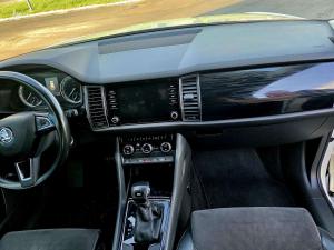 Белый Шкода Kodiaq 2018 в Кретинга, объемом двигателя 2.00 л и пробегом 355 тыс. км за 12700 €, фото 15 на AUTOMOTO.COM.LV