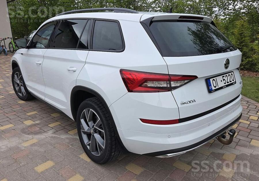 White Skoda Kodiaq 2018 in Riga, with an engine capacity of 2.00 L and mileage of 205 thousand km for 20500 €, photo 5 on AUTOMOTO.COM.LV