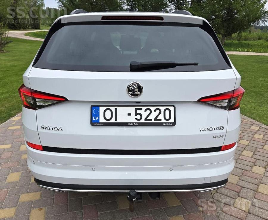 White Skoda Kodiaq 2018 in Riga, with an engine capacity of 2.00 L and mileage of 205 thousand km for 20500 €, photo 6 on AUTOMOTO.COM.LV