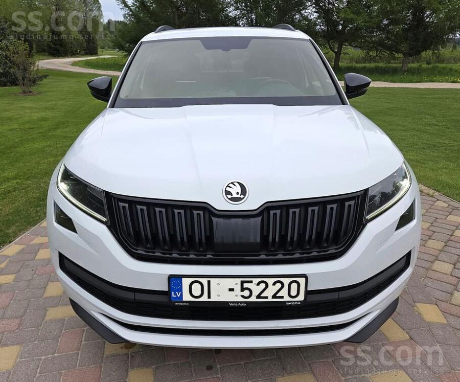 White Skoda Kodiaq 2018 in Riga, with an engine capacity of 2.00 L and mileage of 205 thousand km for 20500 €, photo 7 on AUTOMOTO.COM.LV