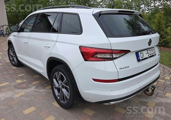 White Skoda Kodiaq 2018 in Riga, with an engine capacity of 2.00 L and mileage of 205 thousand km for 20500 €, photo 5 on AUTOMOTO.COM.LV