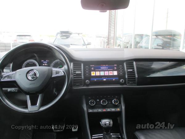 Skoda Kodiaq 2018 in Tartu on AUTOMOTO.COM.LV White Skoda Kodiaq 2018 in Tartu, with an engine capacity of 2.00 L and mileage of 211 thousand km for 17990 €, photo 11 on AUTOMOTO.COM.LV