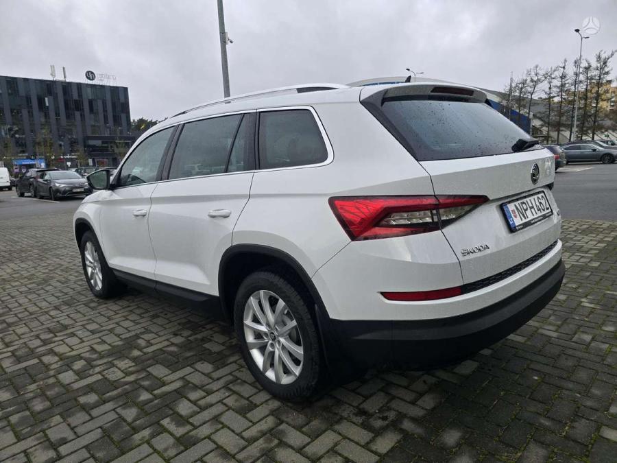 Белый Шкода Kodiaq 2019 в Вильнюс, объемом двигателя 1.97 л и пробегом 121 тыс. км за 22800 €, фото 4 на AUTOMOTO.COM.LV