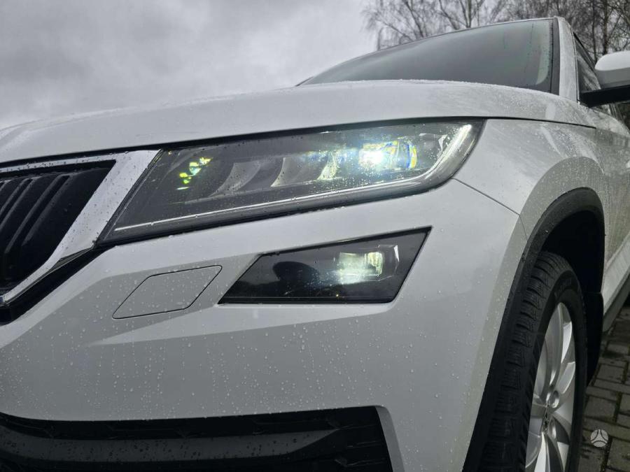 Белый Шкода Kodiaq 2019 в Вильнюс, объемом двигателя 1.97 л и пробегом 121 тыс. км за 22800 €, фото 35 на AUTOMOTO.COM.LV