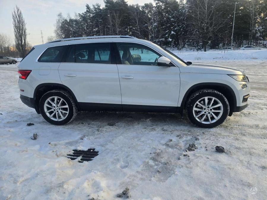 White Skoda Kodiaq 2019 in Vilnius, with an engine capacity of 1.97 L and mileage of 123 thousand km for 24200 €, photo 4 on AUTOMOTO.COM.LV