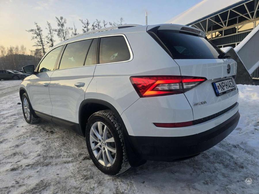 White Skoda Kodiaq 2019 in Vilnius, with an engine capacity of 1.97 L and mileage of 123 thousand km for 24200 €, photo 6 on AUTOMOTO.COM.LV